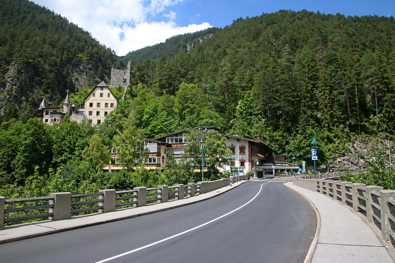 Berge und Pässe der Alpen